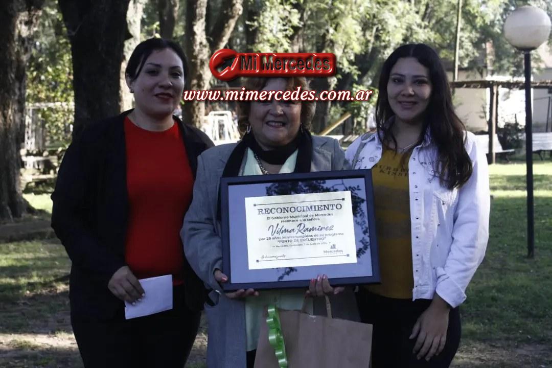 Vilma Ramírez fue reconocida por sus 29 años de Programa “Punto de Encuentro”